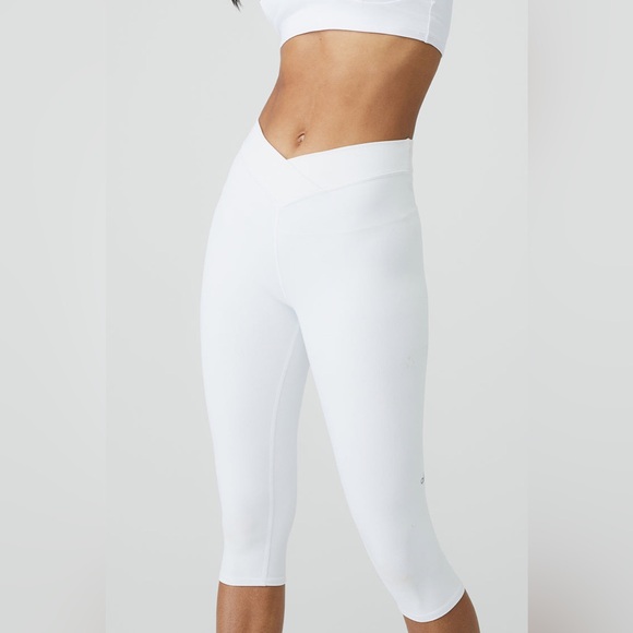 ALO Yoga | Pants & Jumpsuits | Alo Airbrush Vcut Define Capri | Poshmark